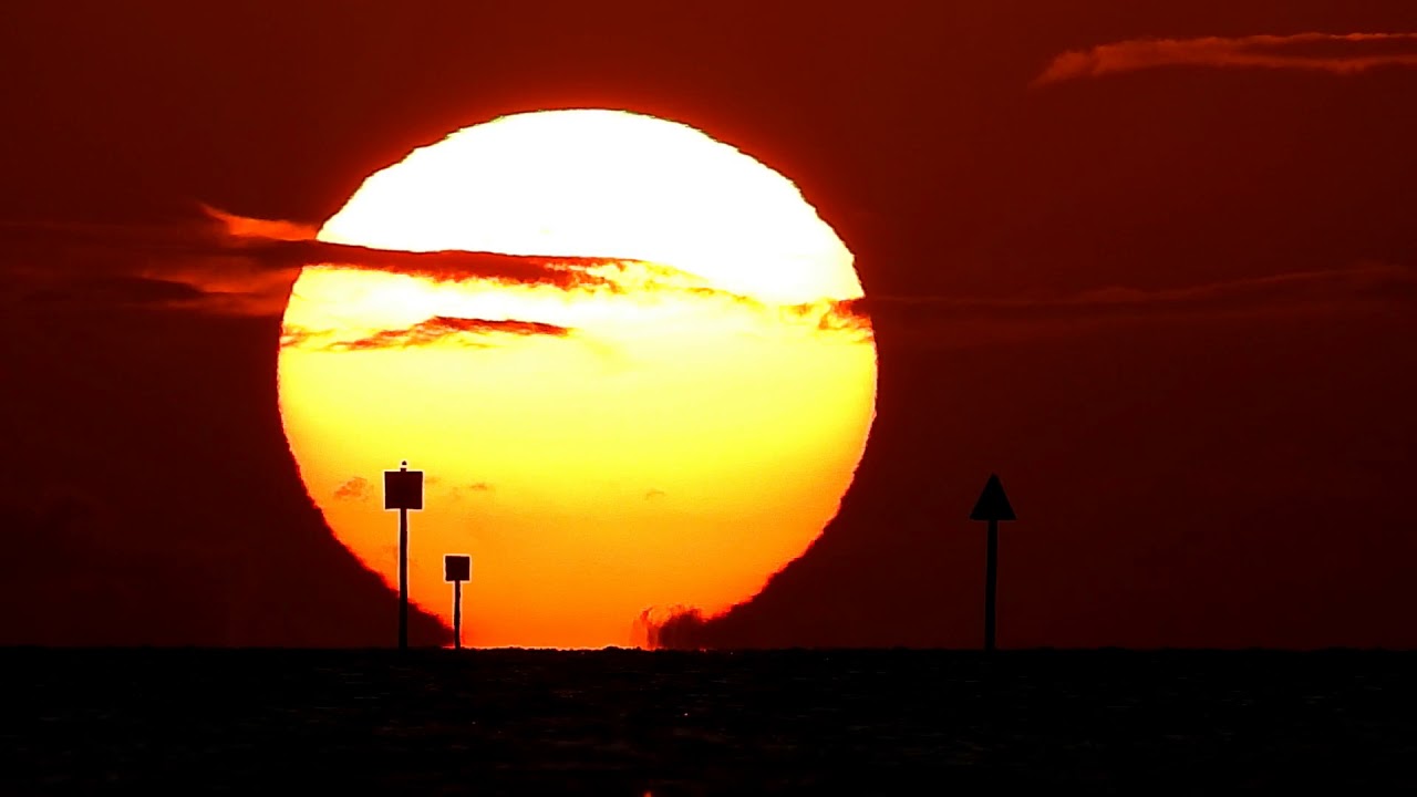Green Flashing Sun - YouTube