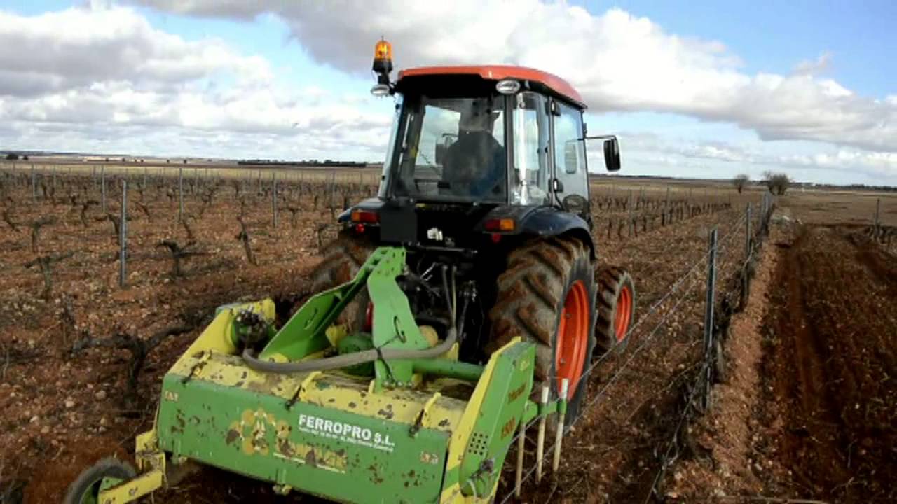 Kubota M8540 Narrow & Triturador Comage TRS-3H-VS 1500 - YouTube