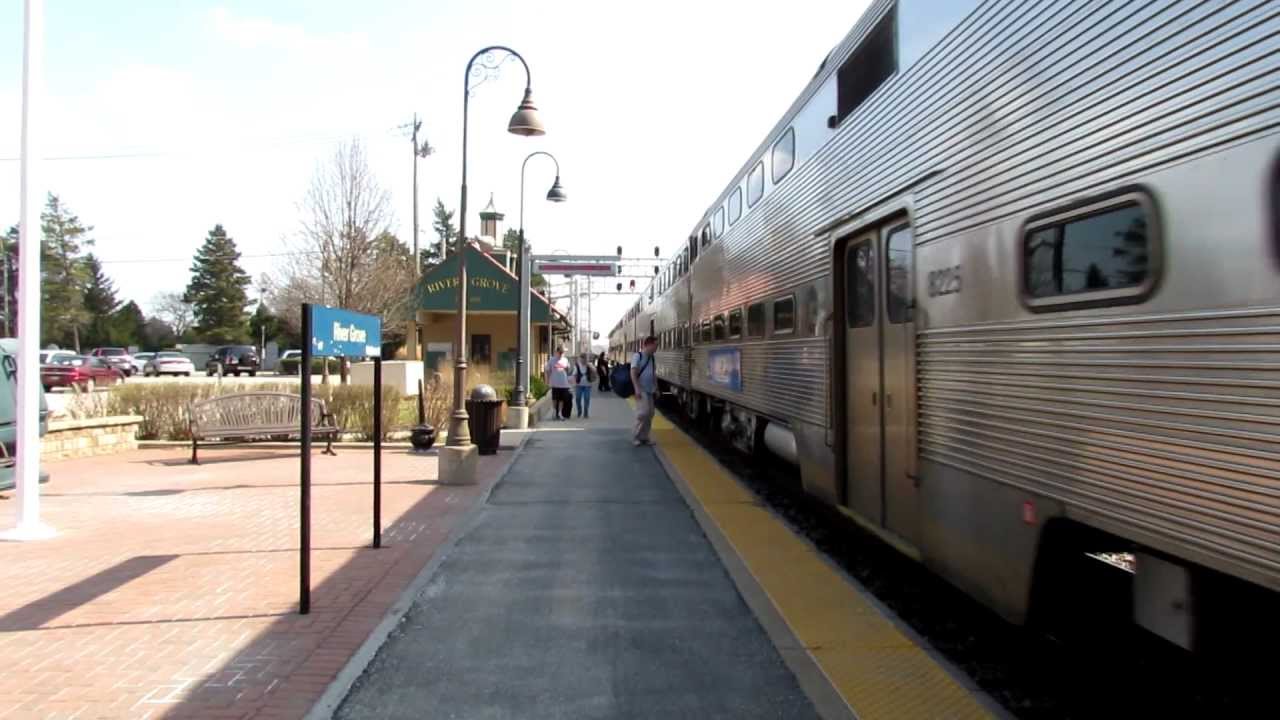Metra F40PH # 111 leads NCS train # 105 at River Grove - YouTube