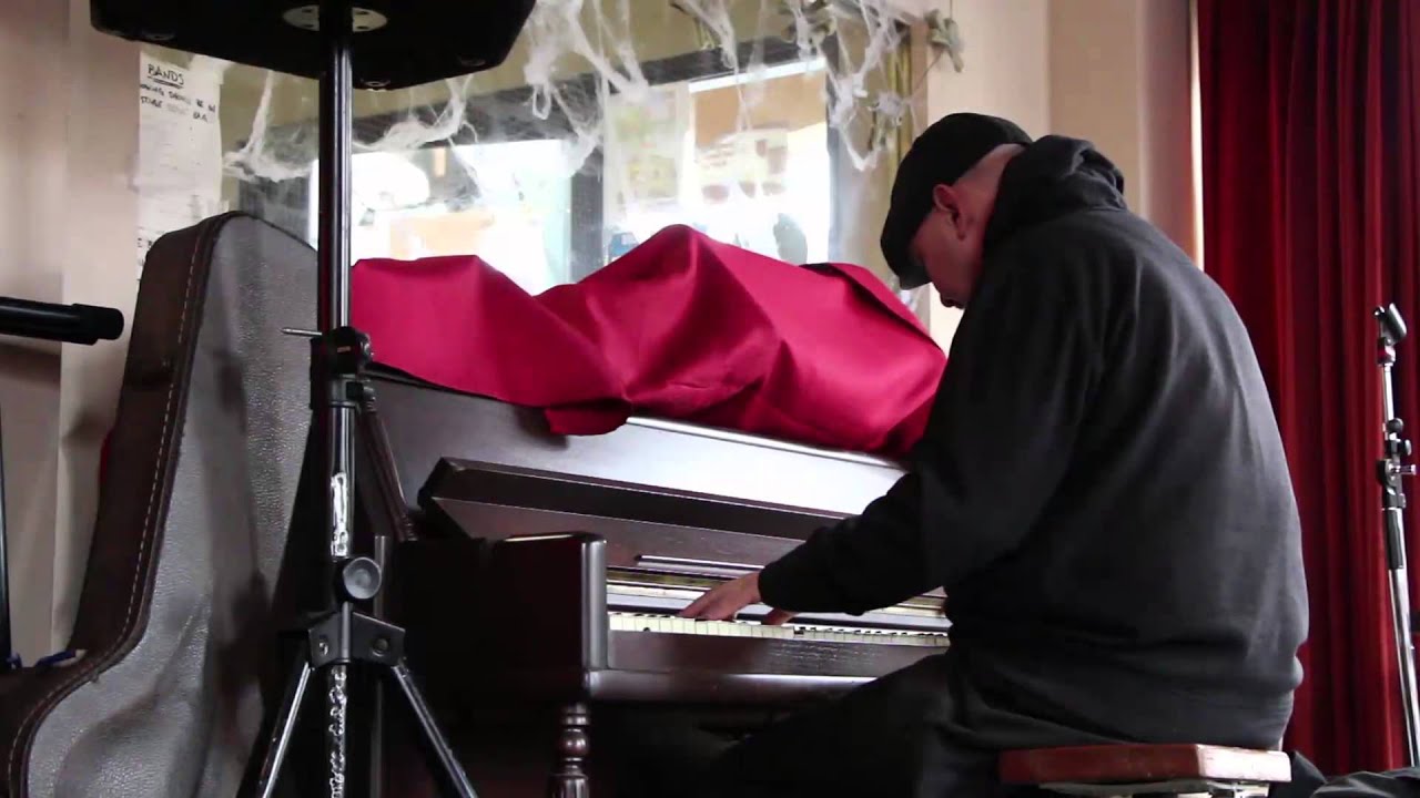 Julian Fauth @ Axis III - YouTube