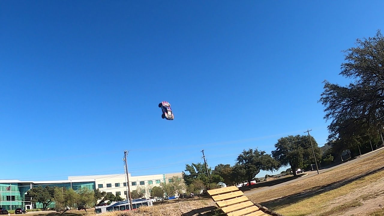 RC Bashing at North Z Boaz Park 10-10-25 Huge Air - YouTube