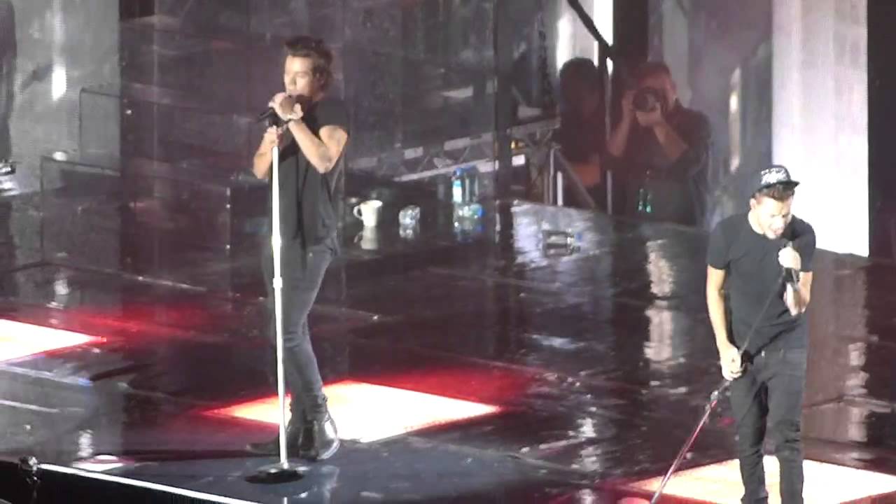 One Direction - Rock Me (Perth 28/09/13) - YouTube