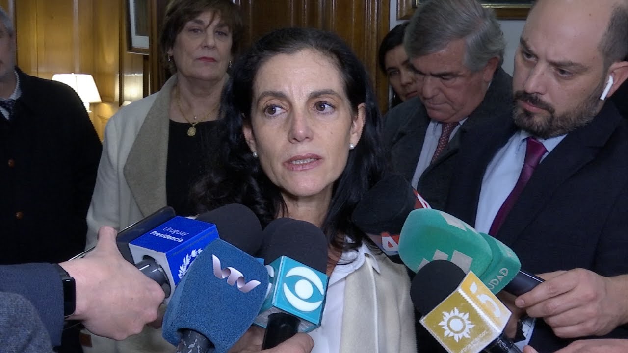 Declaraciones de la ministra de Economía y Finanzas, Azucena Arbeleche ...