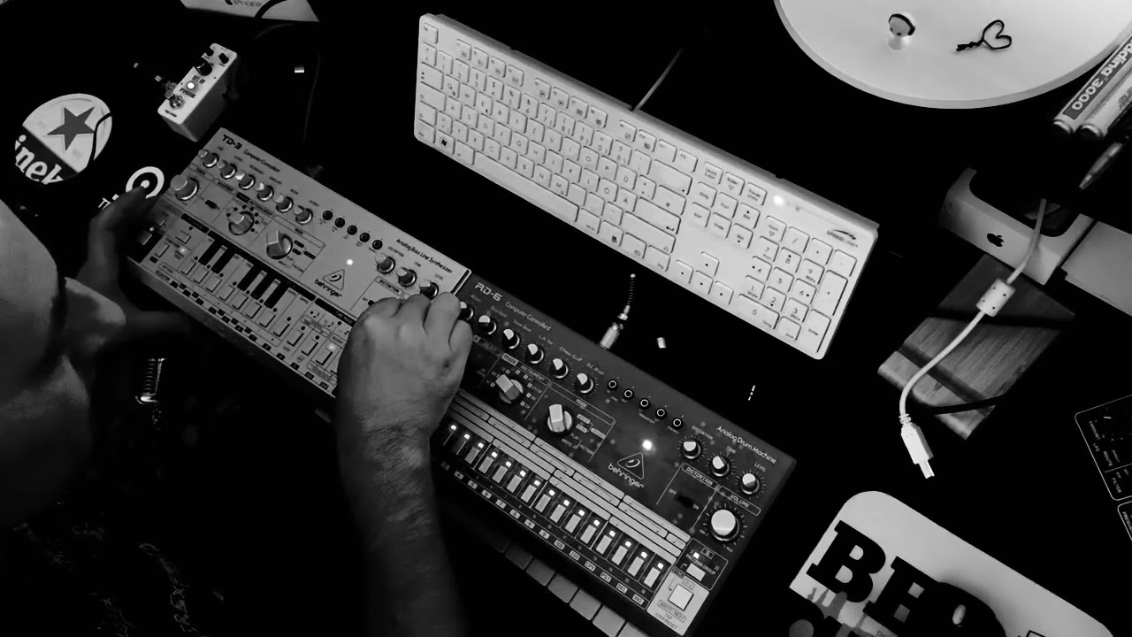 Behringer Rd6 & Td3 - YouTube