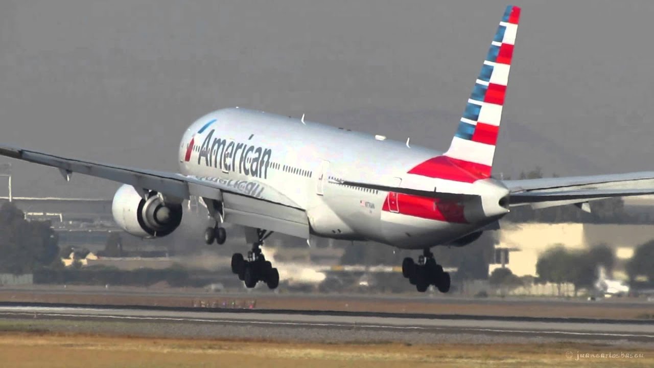 American Airlines Boeing 777-223/ER (N776AN) Landing at SCL - YouTube