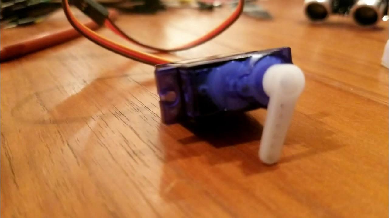 Arduino 04- Servo Motor Sweep - YouTube