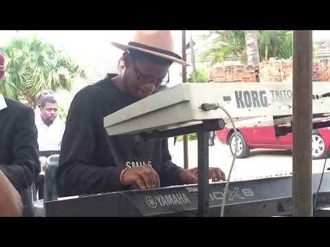 Sizwe Mashinini with the Lunatiks Vuyo Manyike on Bass and Mnqobi ...