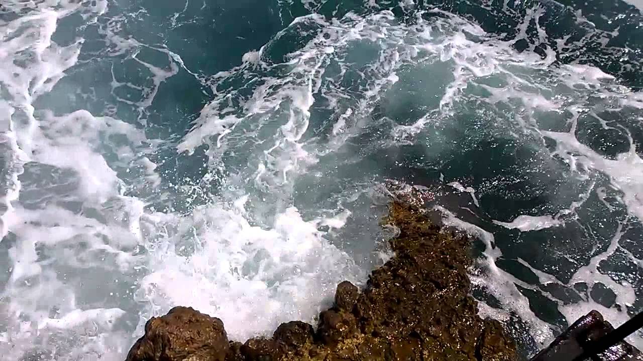 Φουρτουνιασμένη θάλασσα του Σεπτέμβρη - YouTube