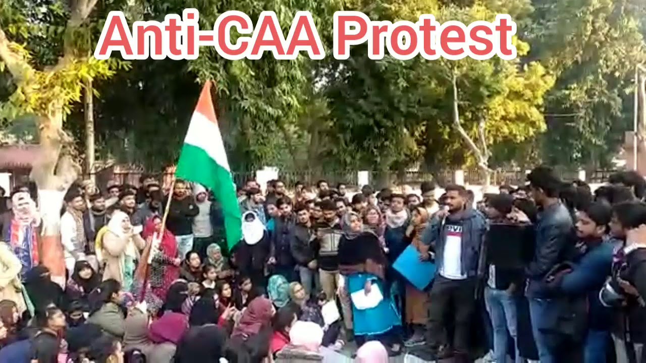 Students recite poem at AMU during CAA protests - YouTube