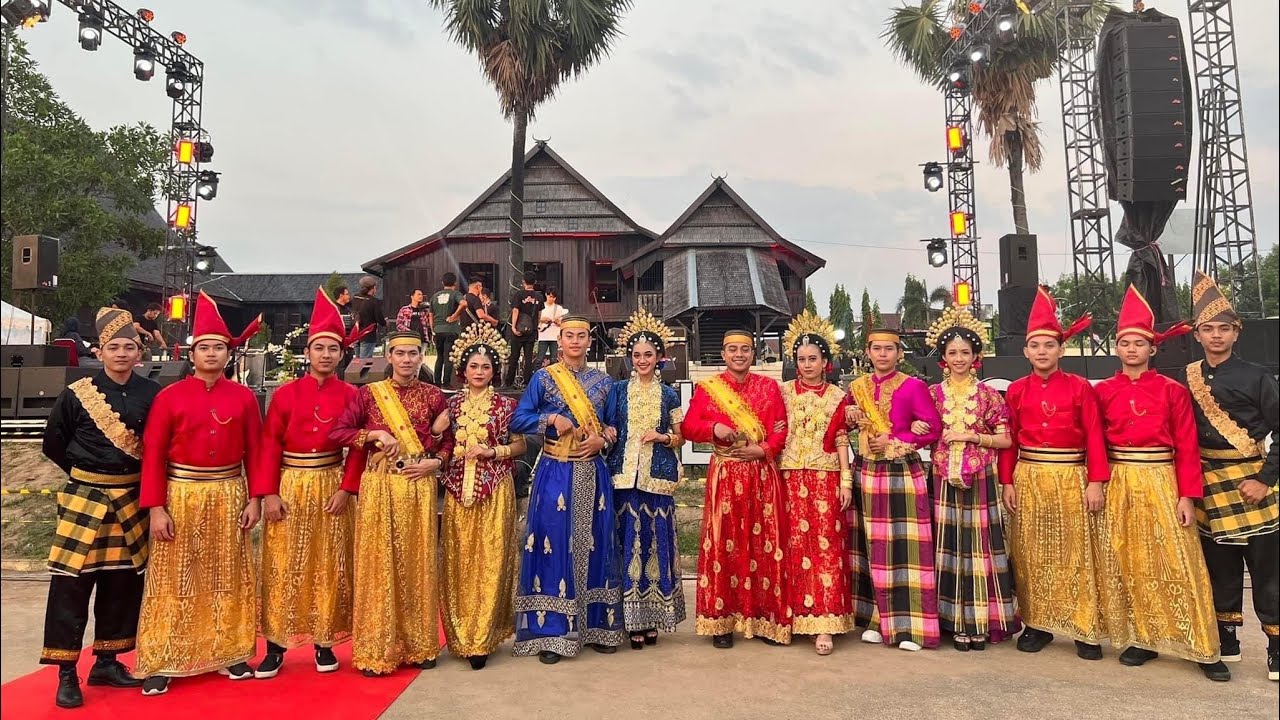 Kirab Malam Mappacci (Malam Pacar) Adat Bugis Makassar SulSel … - YouTube