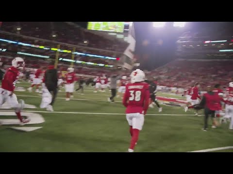 Cards fans rush field after Louisville beats Notre Dame 33-20 over the ...