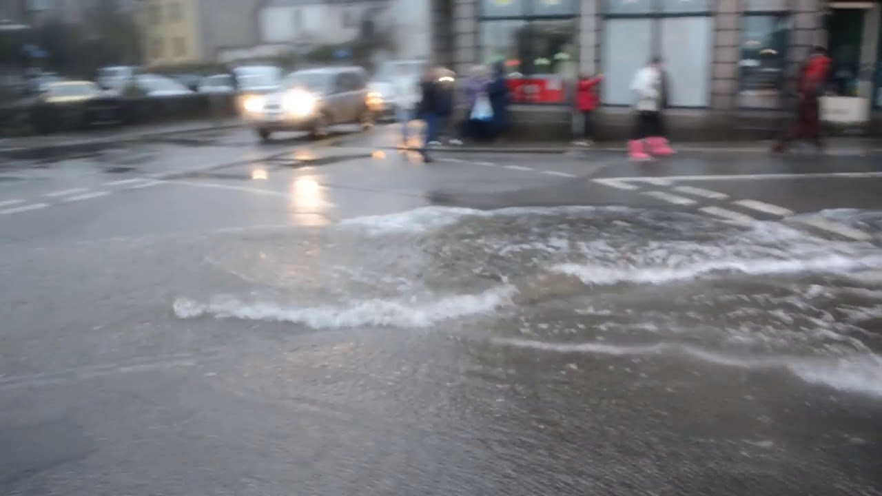 WALL OF WATER hits Newlyn Bridge - YouTube