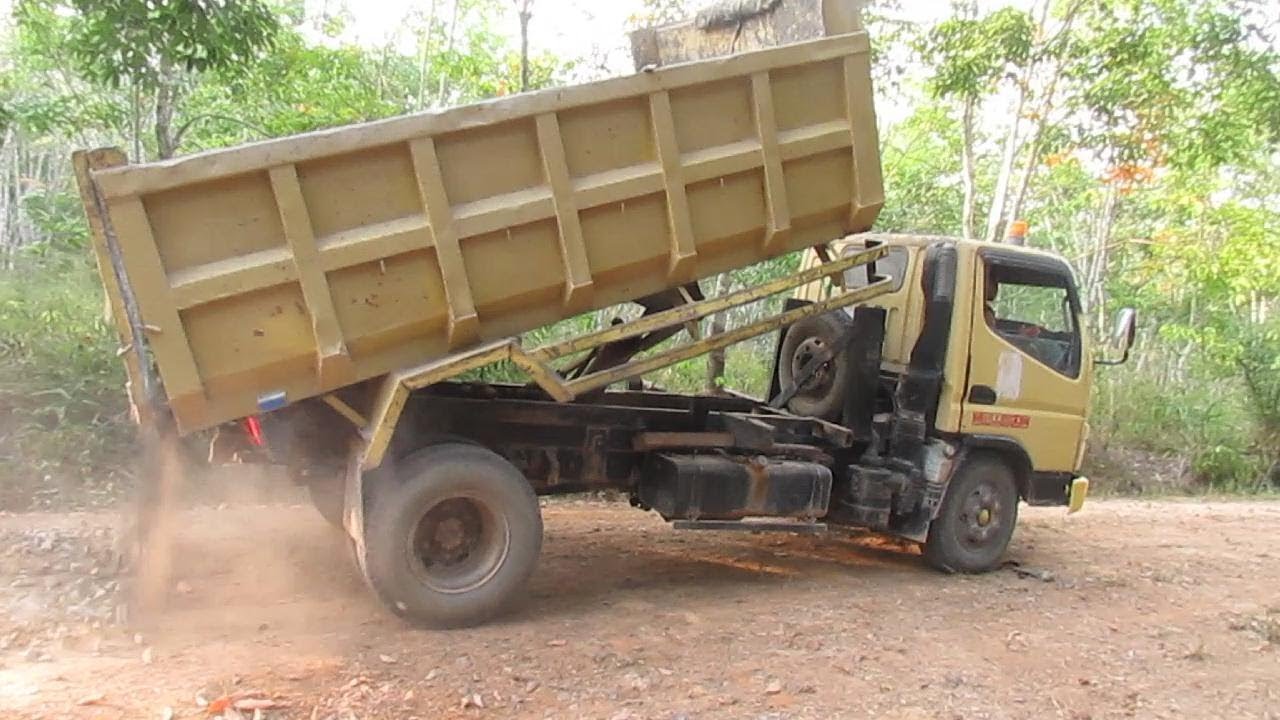 Dump Truck Mitshubishi Fuso Cold Disel Hd Menurunkan Batu Untuk ...