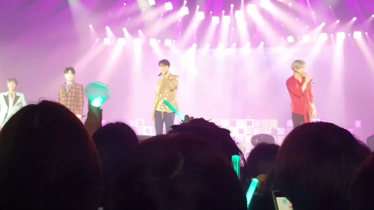 SHINee World V Concert Bangkok 2017 [FANCAM] - YouTube