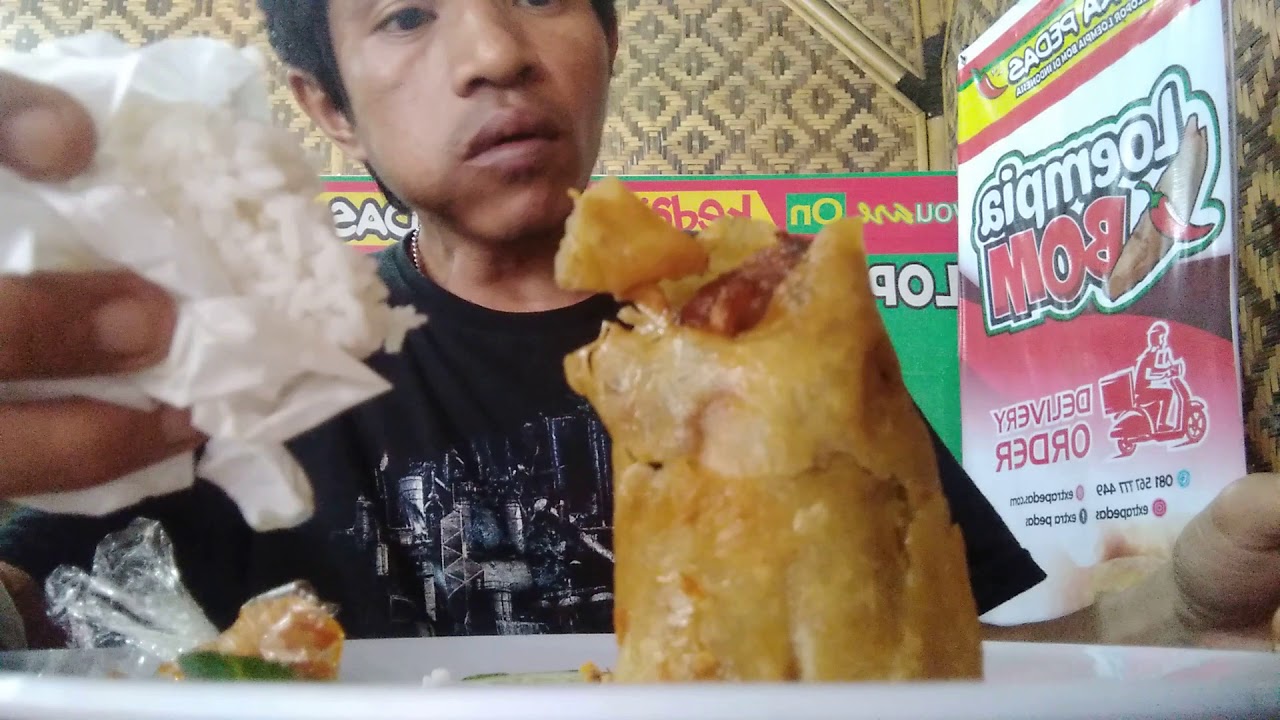 MAKAN LUMPIA BOOM SAMPAI LEMAS | Lumpia Boom Khas Purwokerto - YouTube