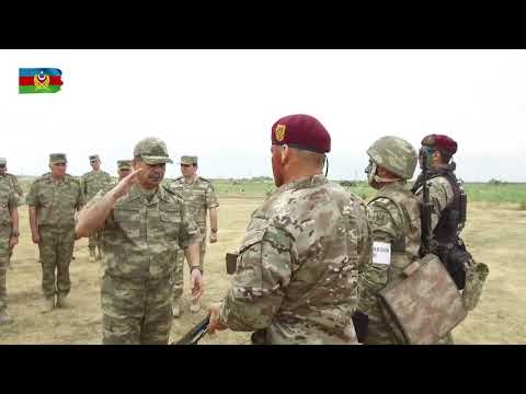 Müdafiə naziri təlim mərkəzində bölmələrin məşqlərini izləyib   21 05 2019