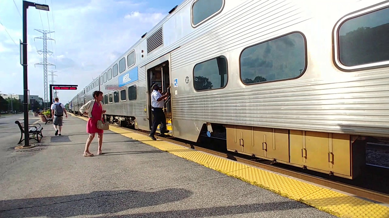 Metra inbound train + announcement at Morton Grove station 7/28/19 ...