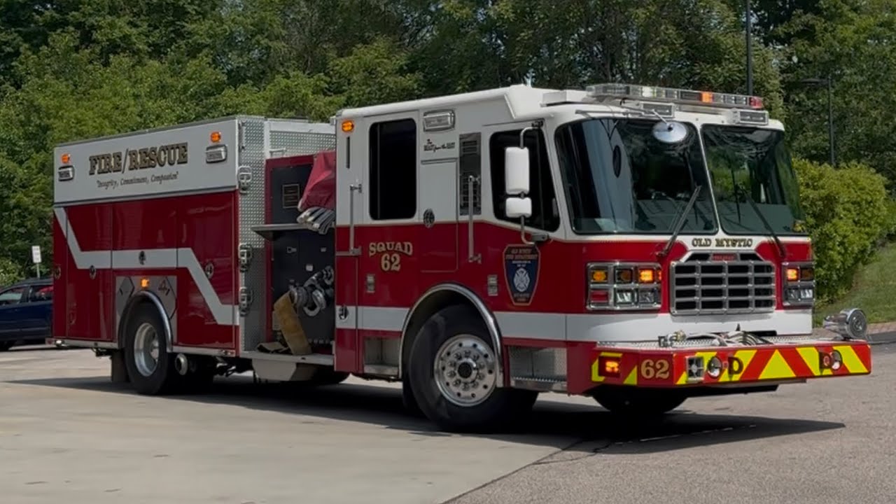 Old Mystic Fire Department Squad 62 Responding - YouTube