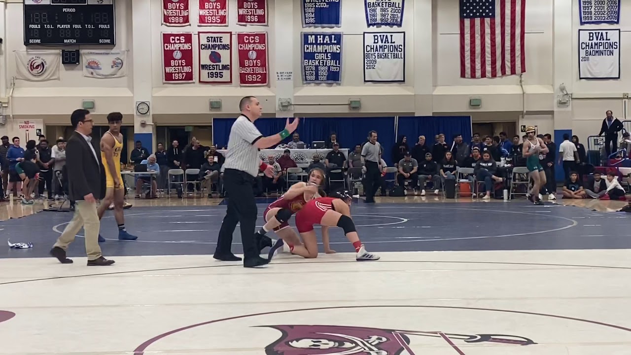Santa Cruz wrestler Maya Letona vs. Menlo-Atherton’s Anna Smith - YouTube