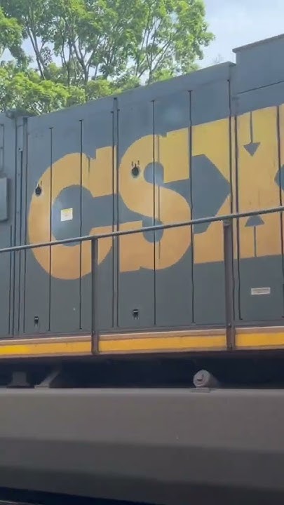 A CM44AC leads I038! #charlotte #train #nc #automobile #trains #csx #csxt - YouTube