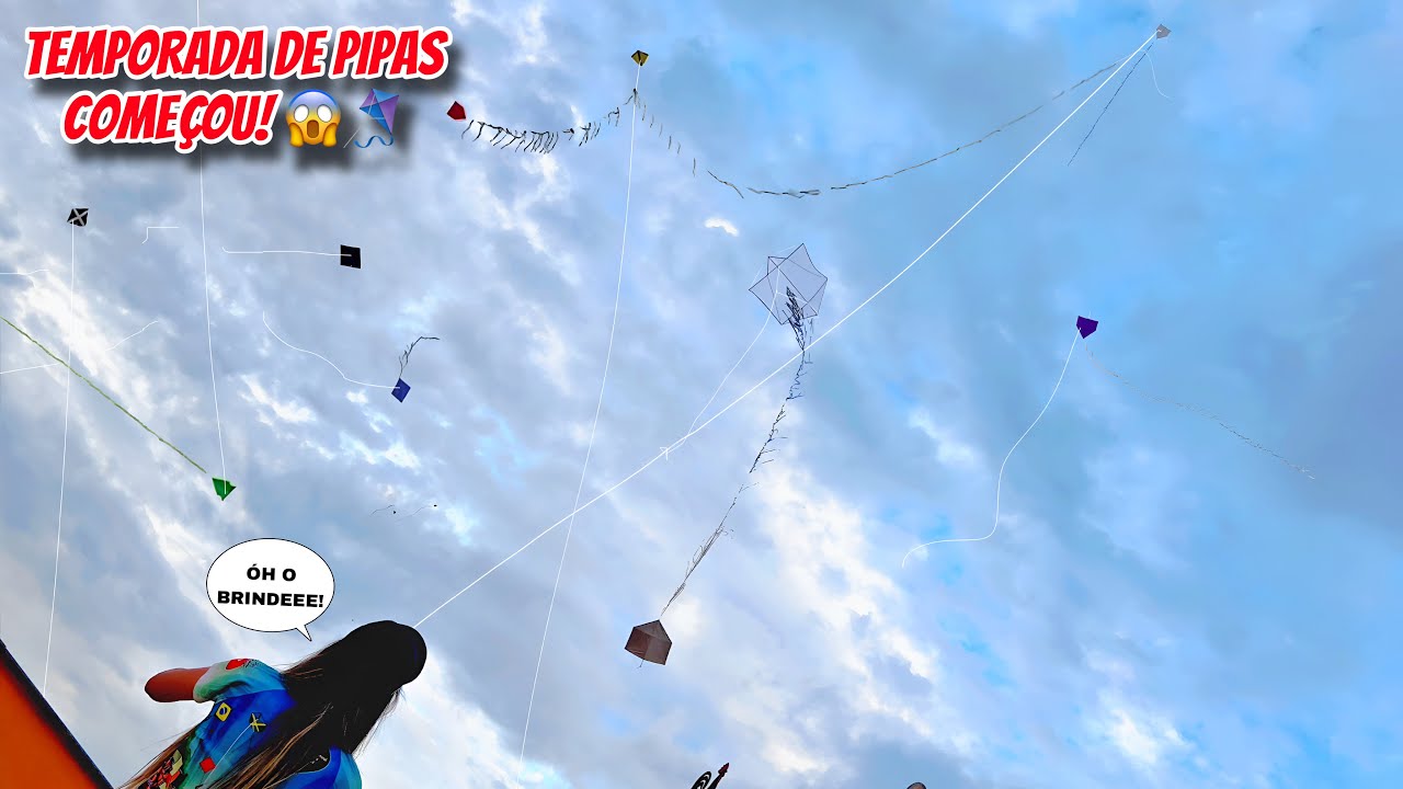 Garota Pipeira Soltando Pipa da Xepa na Laje no Início das Férias ...