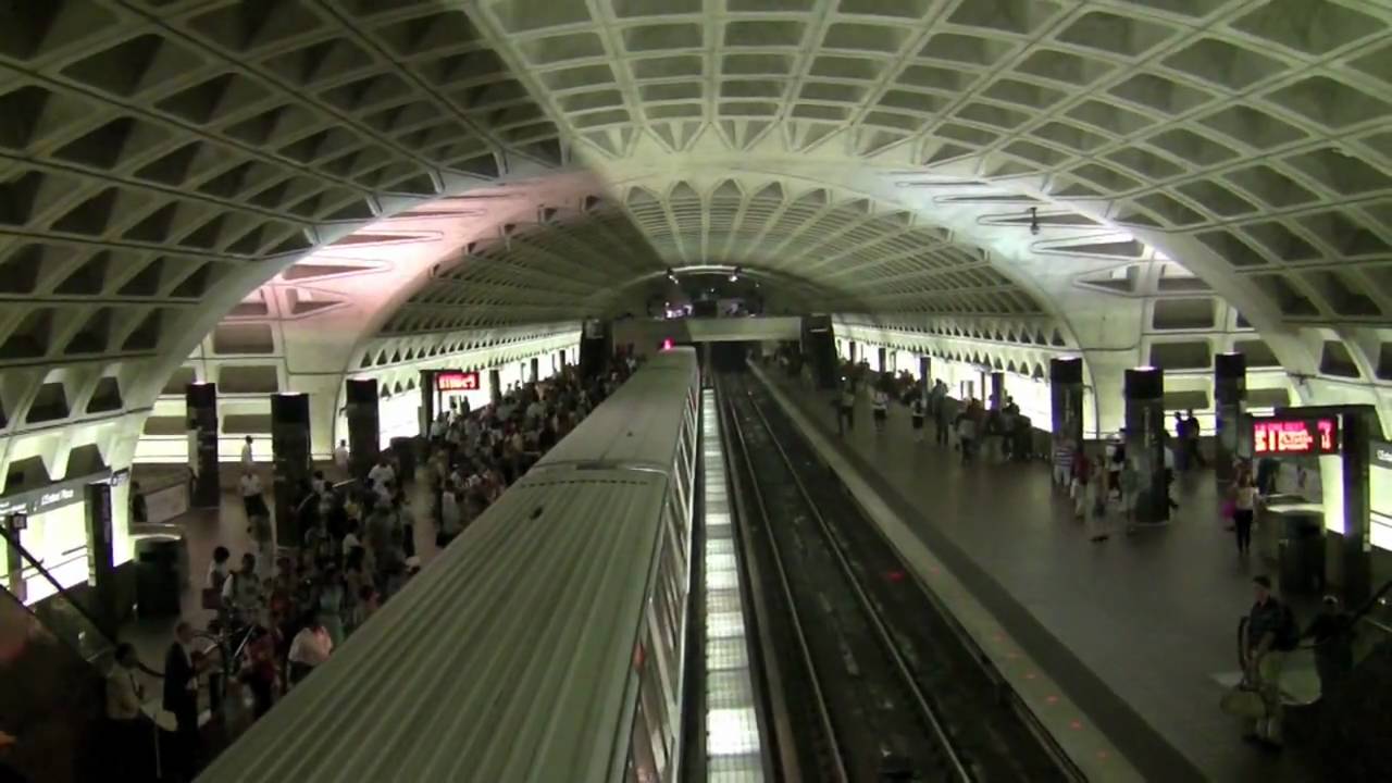 HD-WMATA Metro Trains at Le'Enfant Plaza and Federal Triangle - YouTube