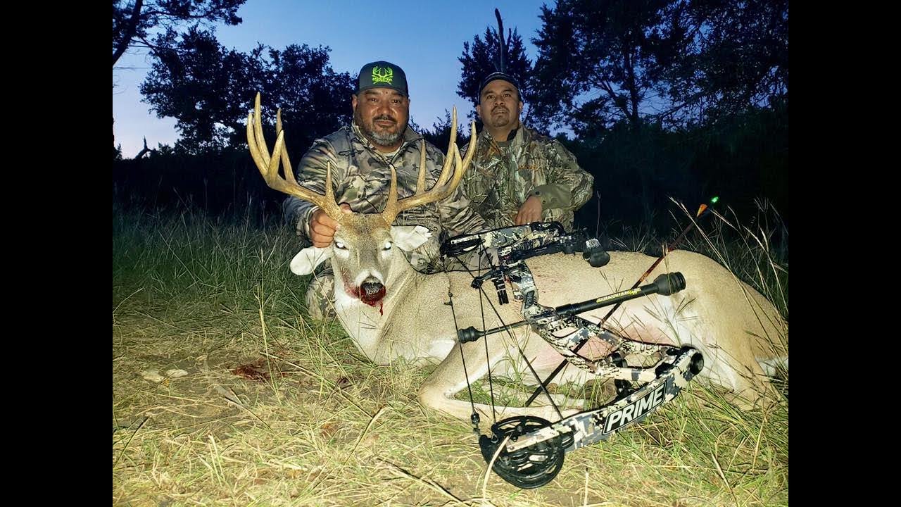 Bowhunting an elusive 140" Ten Point Buck with Revolution Outdoors ...