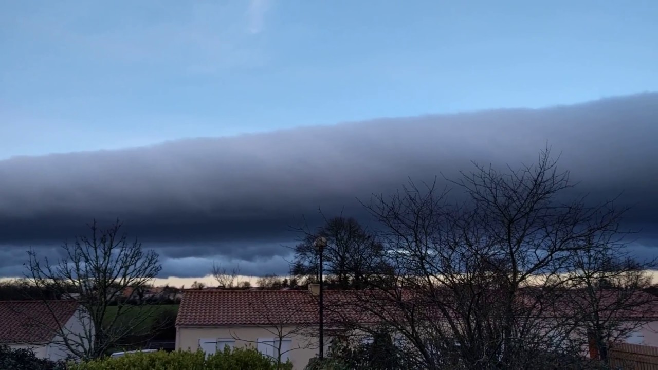 Nuage rouleau Arcus en France, Loire Atlantique, février 2017 - YouTube