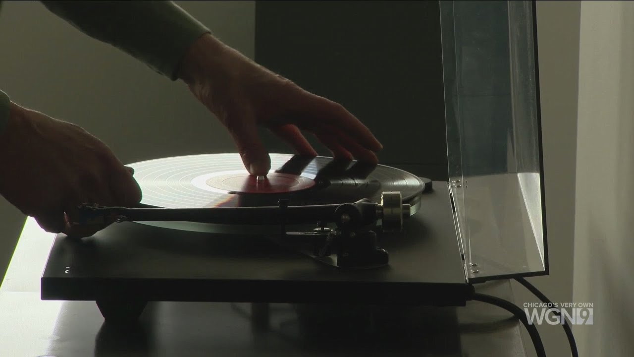 Record-breaking: The backstory of vinyl’s comeback - YouTube