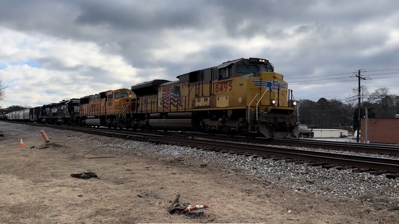 NS 370: UP 8495 WFRX 8863 NS 6086 3371 Austell GA - YouTube