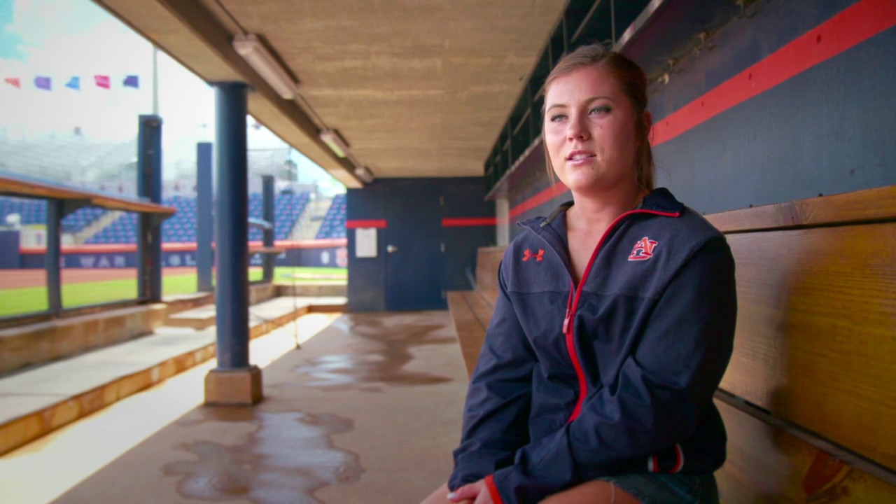 Auburn Softball Catcher Carlee Wallace Interview - YouTube