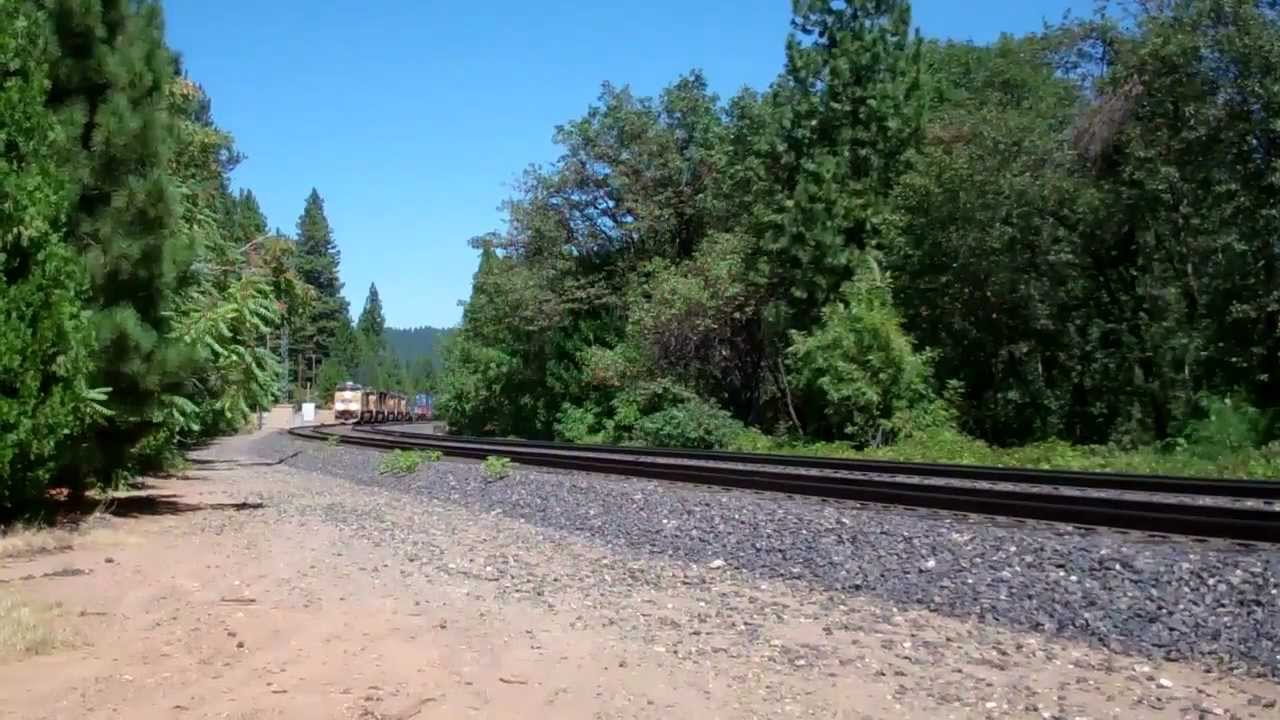 MP154 - UP 7729 West Meets UP 7676 East - YouTube