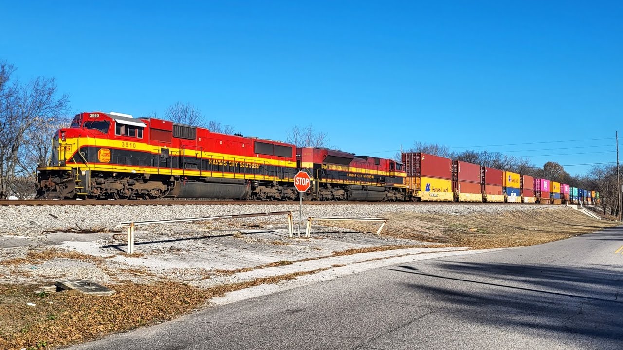 Ns 339 kcs 3910 Bessemer AL 12-7-23 - YouTube