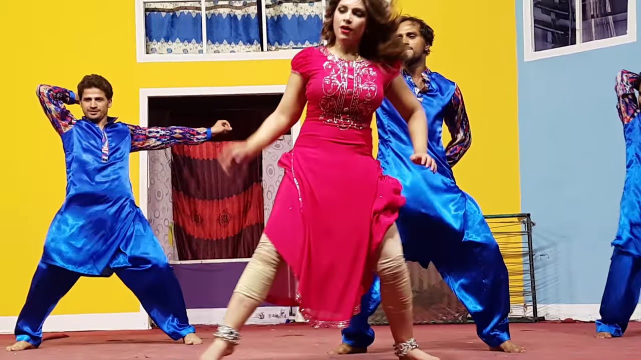 MAHNOOR & AREEN PARI The Medley Song - YouTube