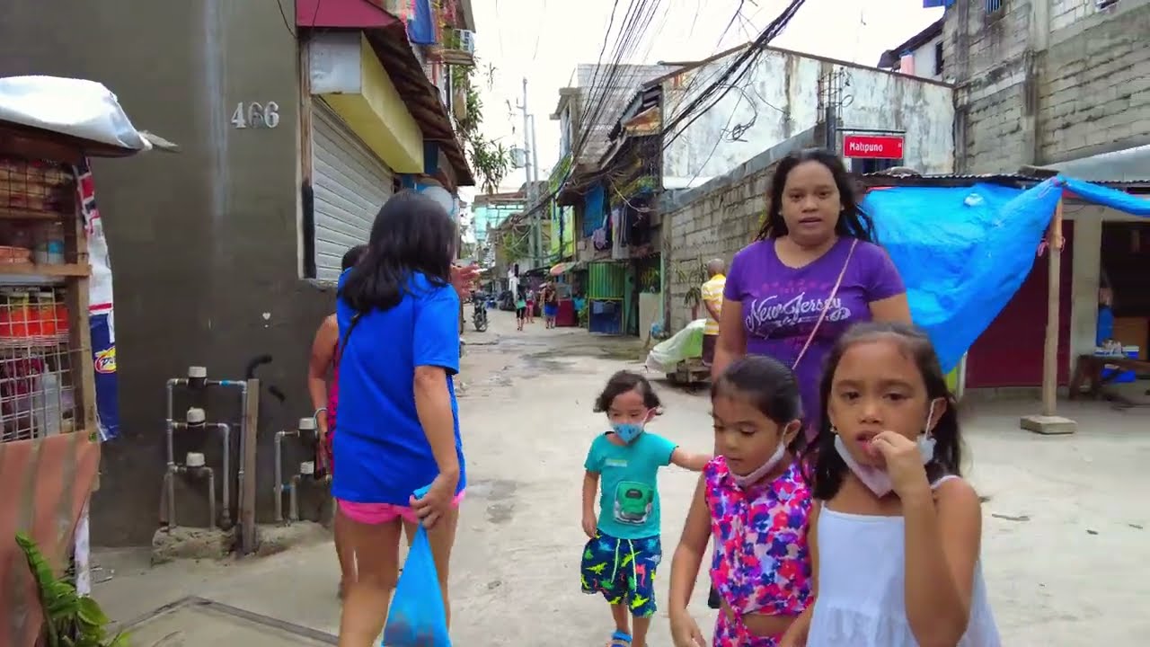 Walk at the hidden narrow alleys of Malinta Valenzuela City [4K] - YouTube