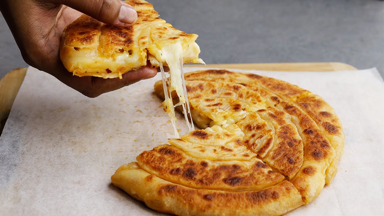 Cheesy Garlic Paratha | चीस व लहसुन का पराठा जिसमे मजा आए गार्लिक ब्रेड ...