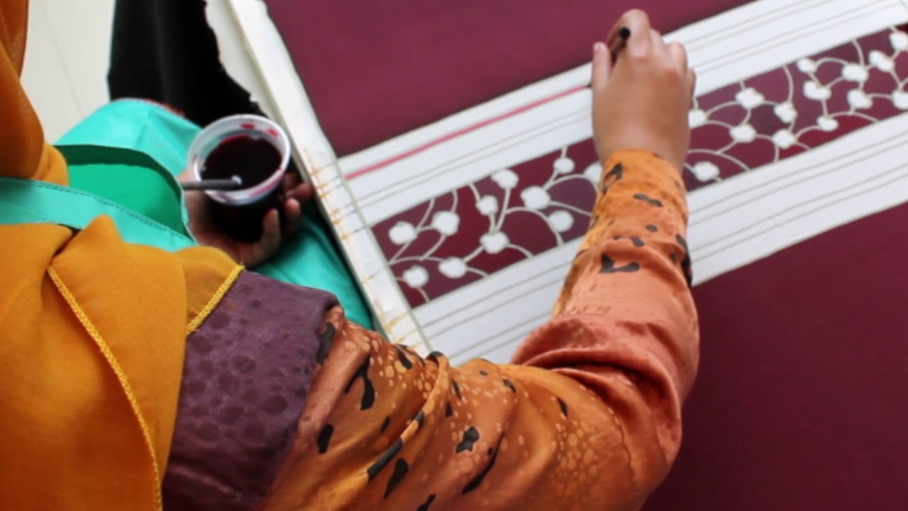 Batik Malaysia (KARYANEKA) - YouTube