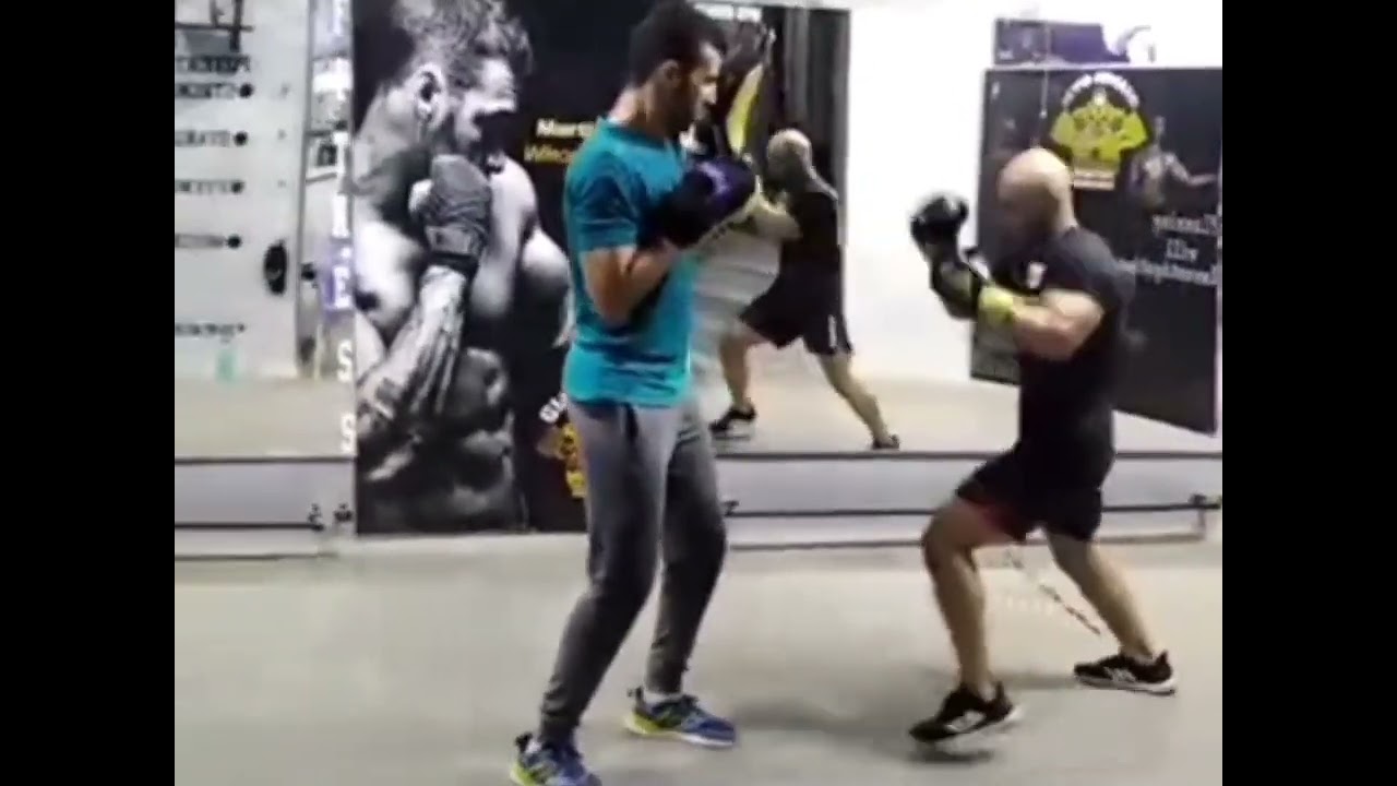 Boxing training Peek a Boo - YouTube