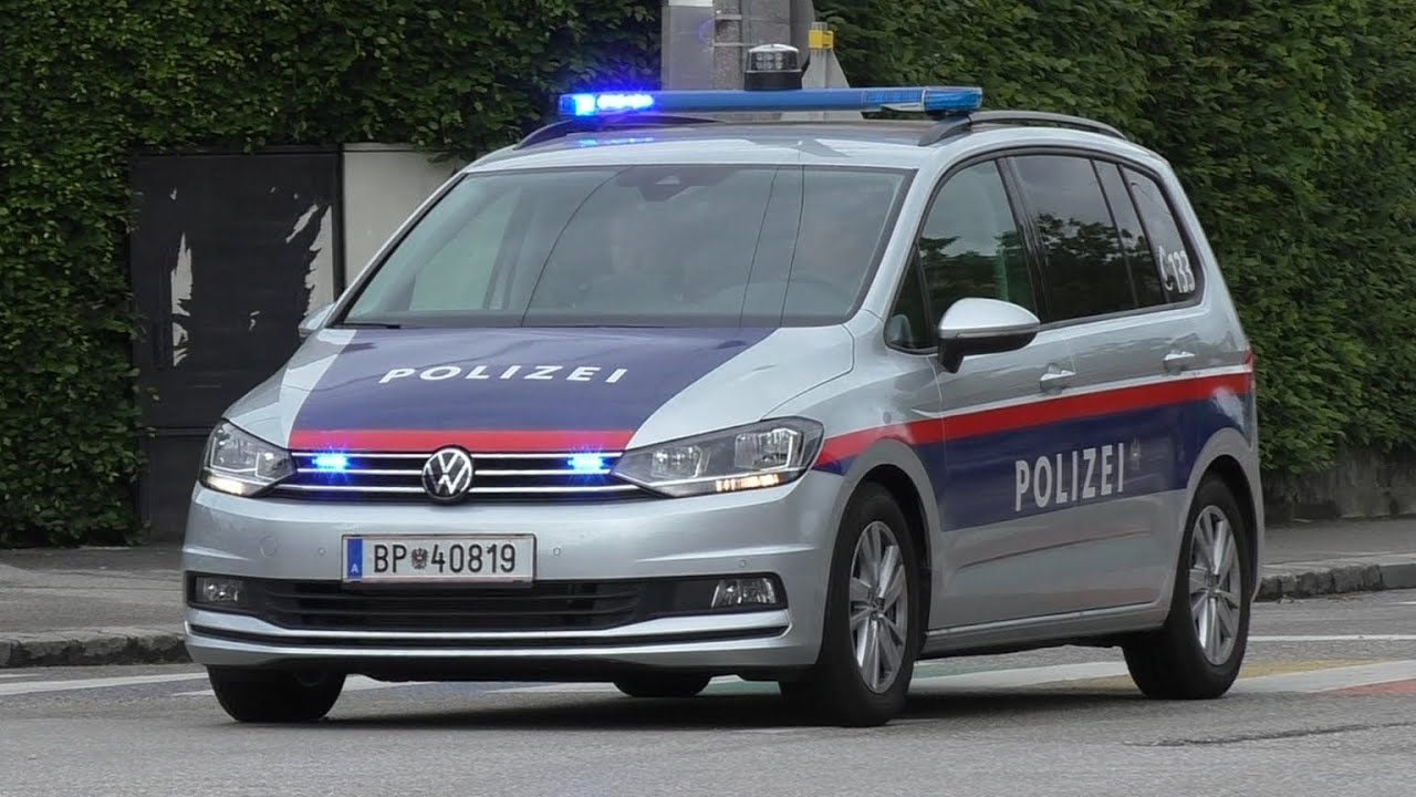 FuStW Polizei Linz mit neuer Standby W3 Blaulichtanlage - YouTube