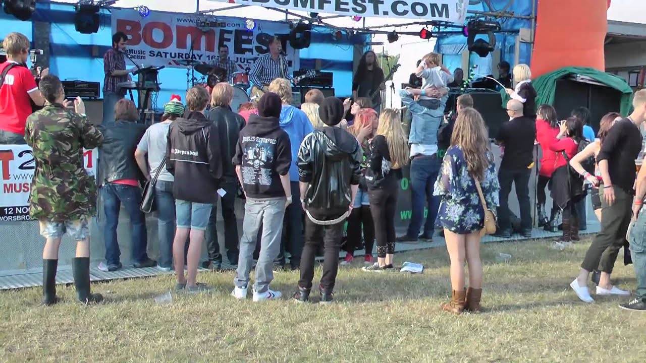 Music from Bomfest 2011 (Skinboat - 'Formula') - YouTube