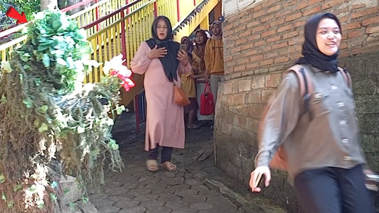Bushman Prank | tertawa dan tersenyum | funniest bushman prank - YouTube