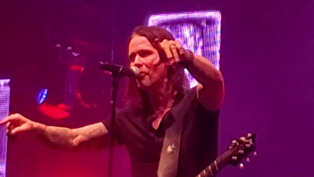 Alter Bridge- Addicted to Pain 10/8/19 - YouTube