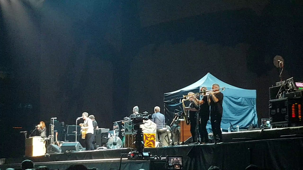 Noel Gallagher - Stop Crying Your Heart Out - Live at Suncorp Stadium ...
