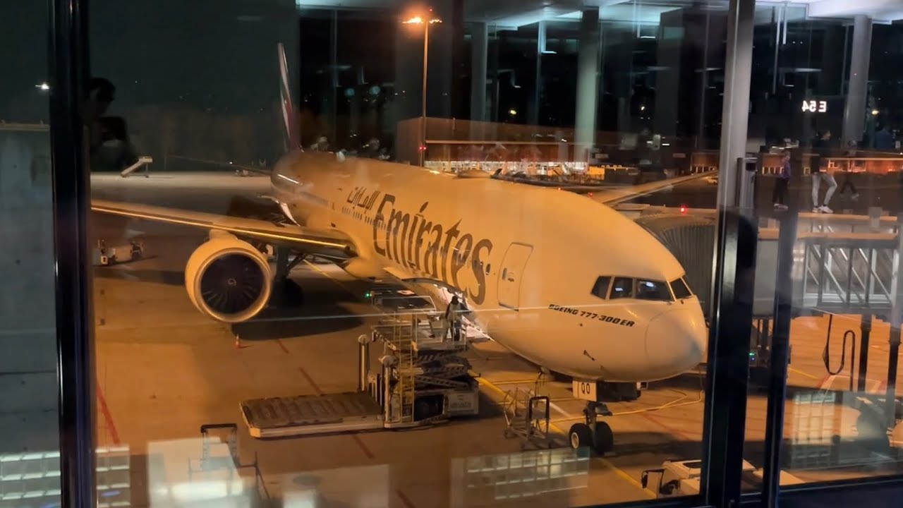 WITH EXCELLENCE THROUGH THE NIGHT | Emirates Boeing 777-300ER Trip ...