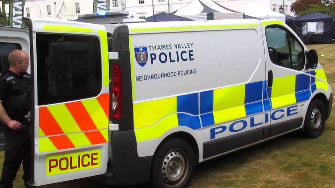 Thames valley police-Vauxhall vivaro cage van blue light demo - YouTube