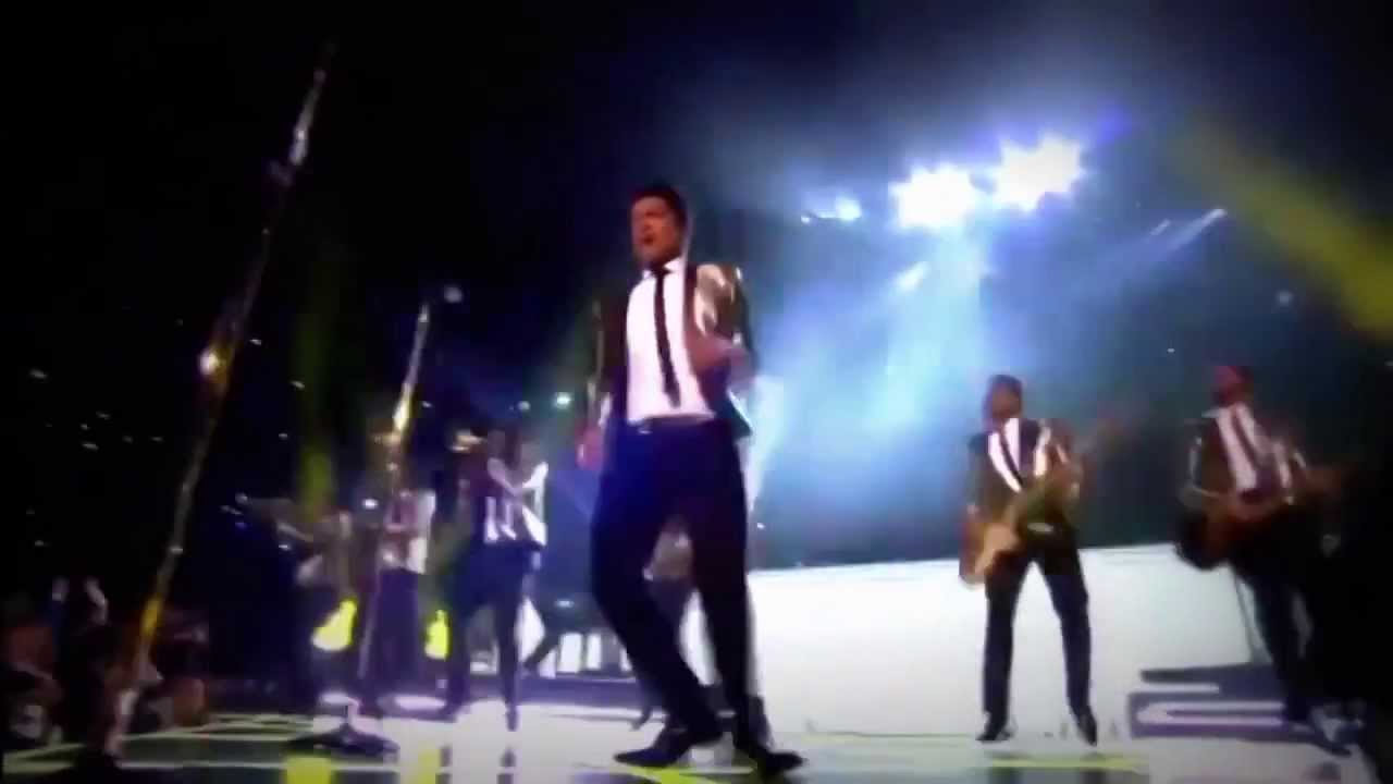 Bruno Mars SUPER BOWL dancing - YouTube