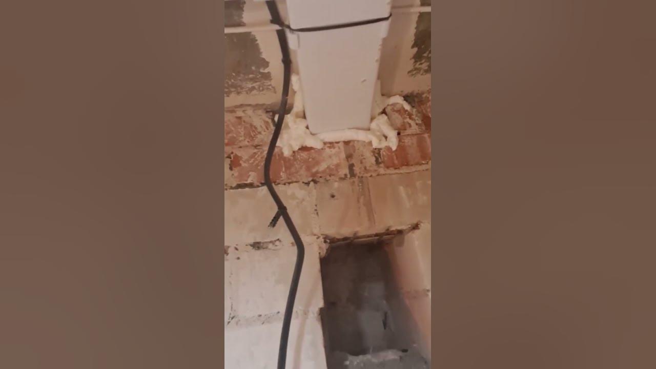 Провели вентиляцию для вытяжного вентилятора из санузла в ванную ...