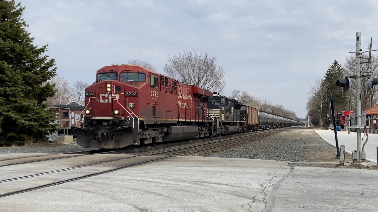 CP 8723 leads a Tank train through Chesterson IN 3/26/23 - YouTube