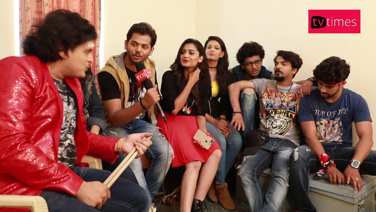 Phulpakharu gang sings a song for their fans - YouTube