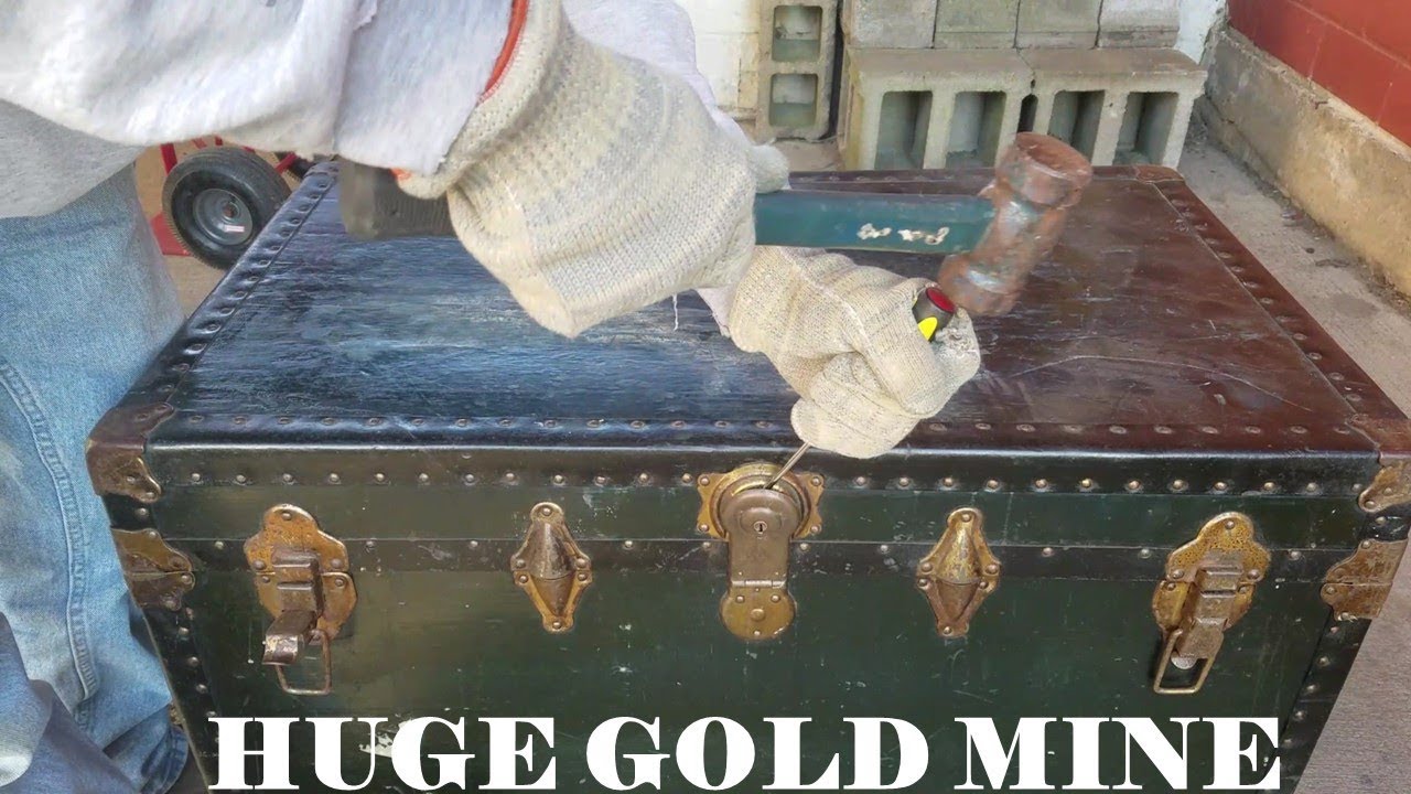 MONEY IN OLD TRUNK I Bought Abandoned Storage Unit Locker Opening ...